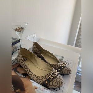Guess | Shoes | Guess Ballet Flats With Embroidered Bedazzled Logo Size ...